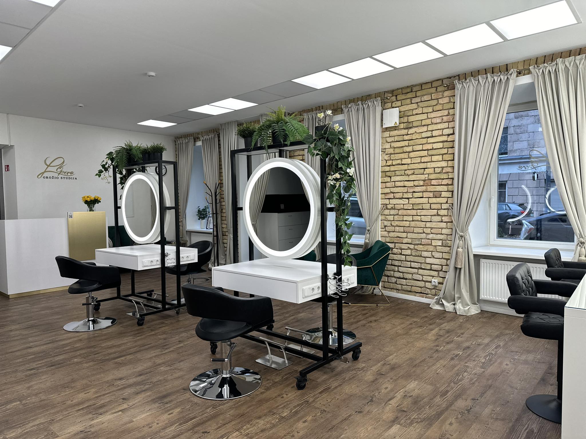 Parduodamas grožio salono verslas, Vilniaus senamiestyje ...