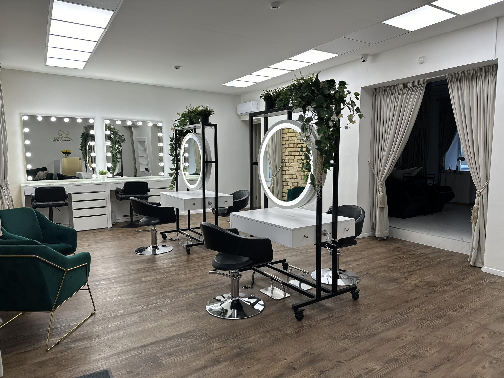 Parduodamas grožio salono verslas, Vilniaus senamiestyje ...